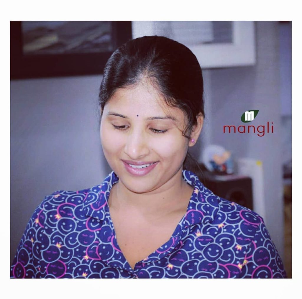 Singer Mangli: Biography, Age, Family, Photos, Songs, Career, Latest ...