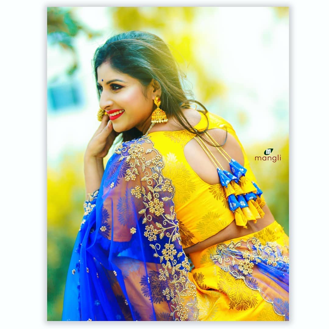 Singer Mangli: Biography, Age, Family, Photos, Songs, Career, Latest ...